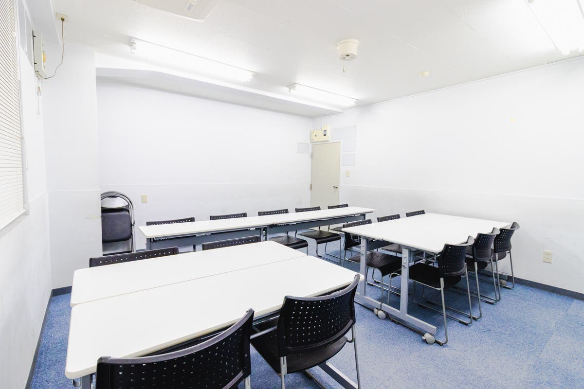 【新宿駅4分！21名利用可！】綺麗な室内！WiFi・プロジェクター・ホワイトボード全て無料！ふれあい貸し会議室　新宿豊栄の写真9