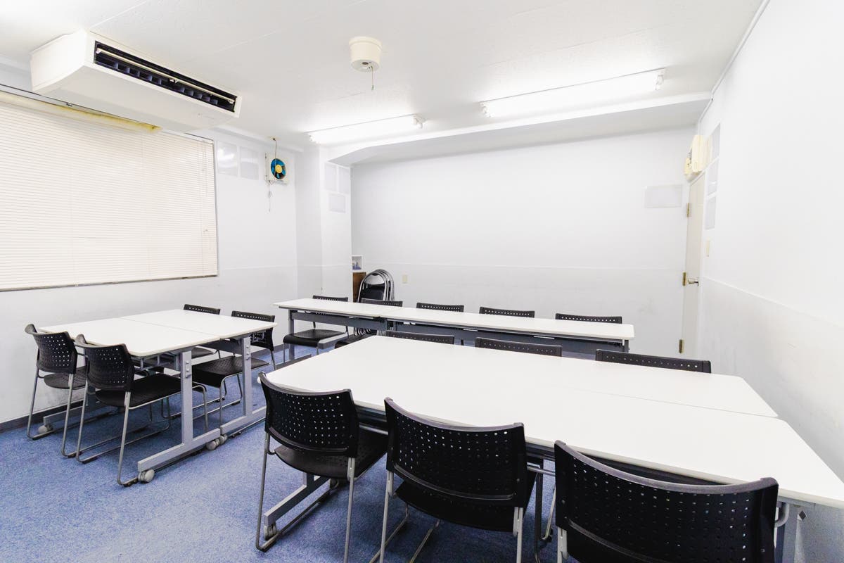 【新宿駅4分！21名利用可！】綺麗な室内！WiFi・プロジェクター・ホワイトボード全て無料！ふれあい貸し会議室　新宿豊栄の写真10