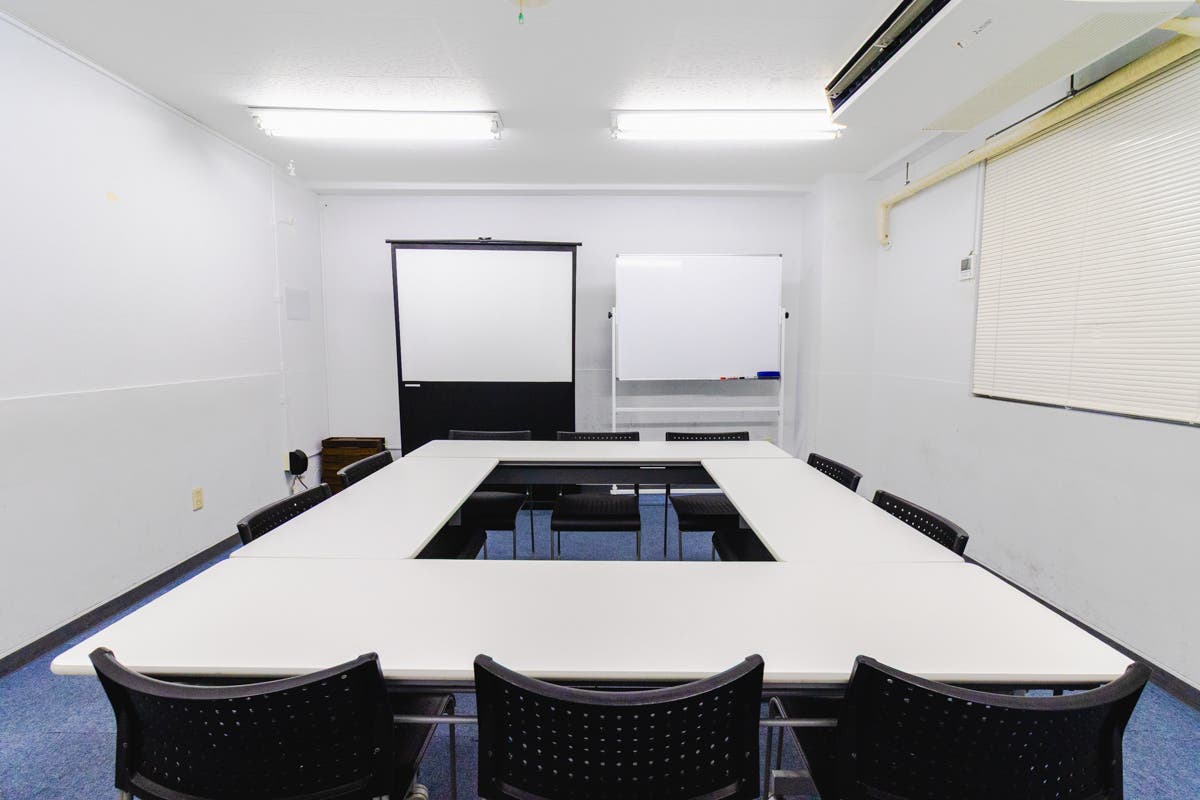 【新宿駅4分！21名利用可！】綺麗な室内！WiFi・プロジェクター・ホワイトボード全て無料！ふれあい貸し会議室　新宿豊栄の写真11