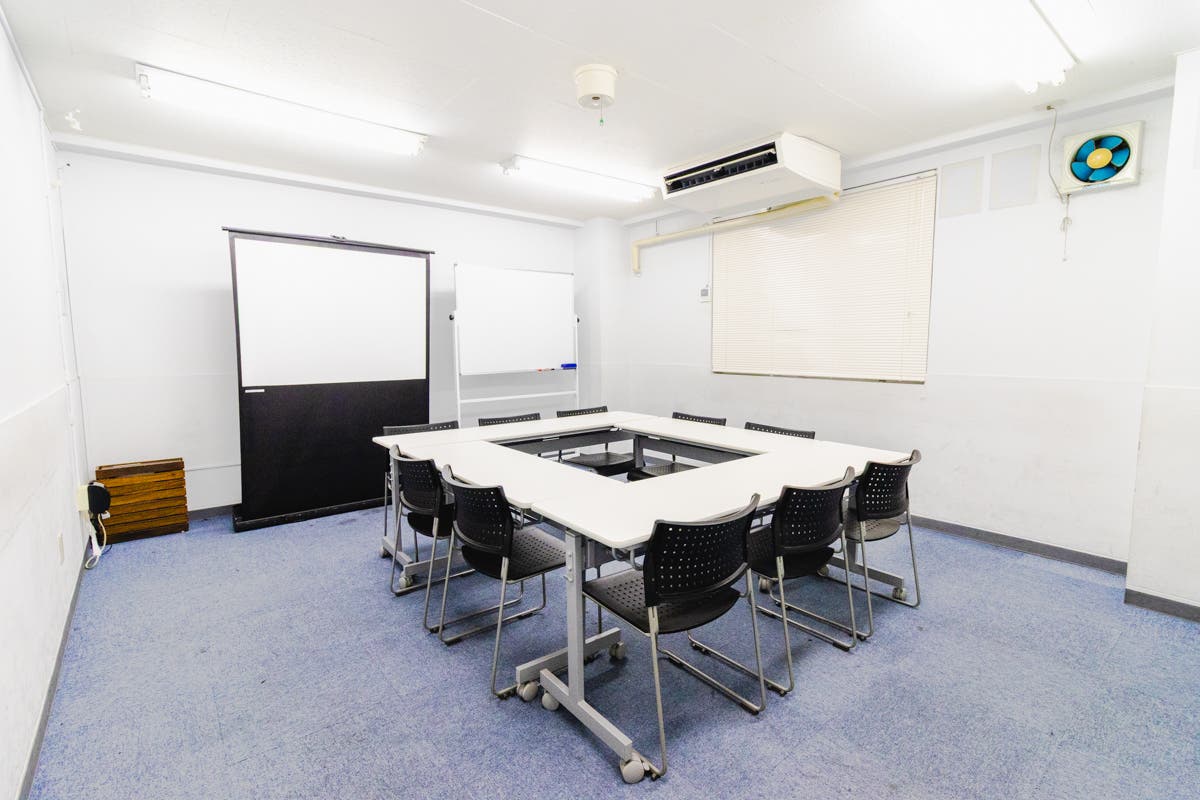 【新宿駅4分！21名利用可！】綺麗な室内！WiFi・プロジェクター・ホワイトボード全て無料！ふれあい貸し会議室　新宿豊栄の写真12