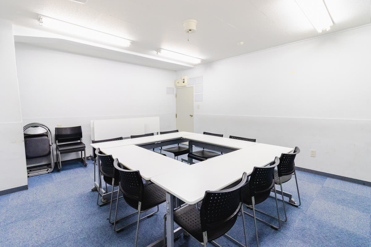 【新宿駅4分！21名利用可！】綺麗な室内！WiFi・プロジェクター・ホワイトボード全て無料！ふれあい貸し会議室　新宿豊栄の写真14
