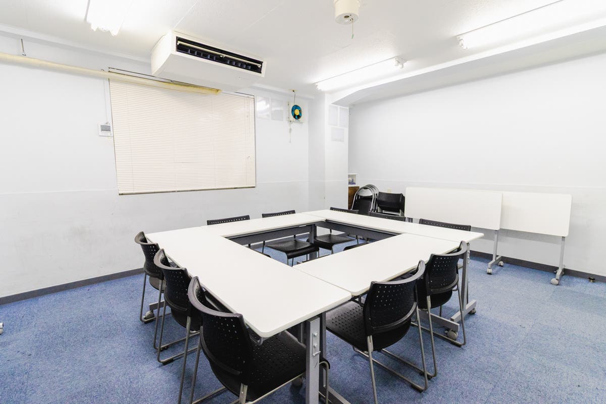 【新宿駅4分！21名利用可！】綺麗な室内！WiFi・プロジェクター・ホワイトボード全て無料！ふれあい貸し会議室　新宿豊栄の写真15