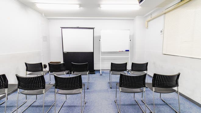 【新宿駅4分!21名利用可!】綺麗な室内!WiFi・プロジェクター・ホワイトボード全て無料!ふれあい貸し会議室 新宿豊栄の写真16