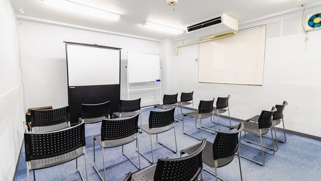 【新宿駅4分!21名利用可!】綺麗な室内!WiFi・プロジェクター・ホワイトボード全て無料!ふれあい貸し会議室 新宿豊栄の写真17