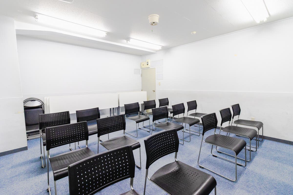 【新宿駅4分！21名利用可！】綺麗な室内！WiFi・プロジェクター・ホワイトボード全て無料！ふれあい貸し会議室　新宿豊栄の写真19