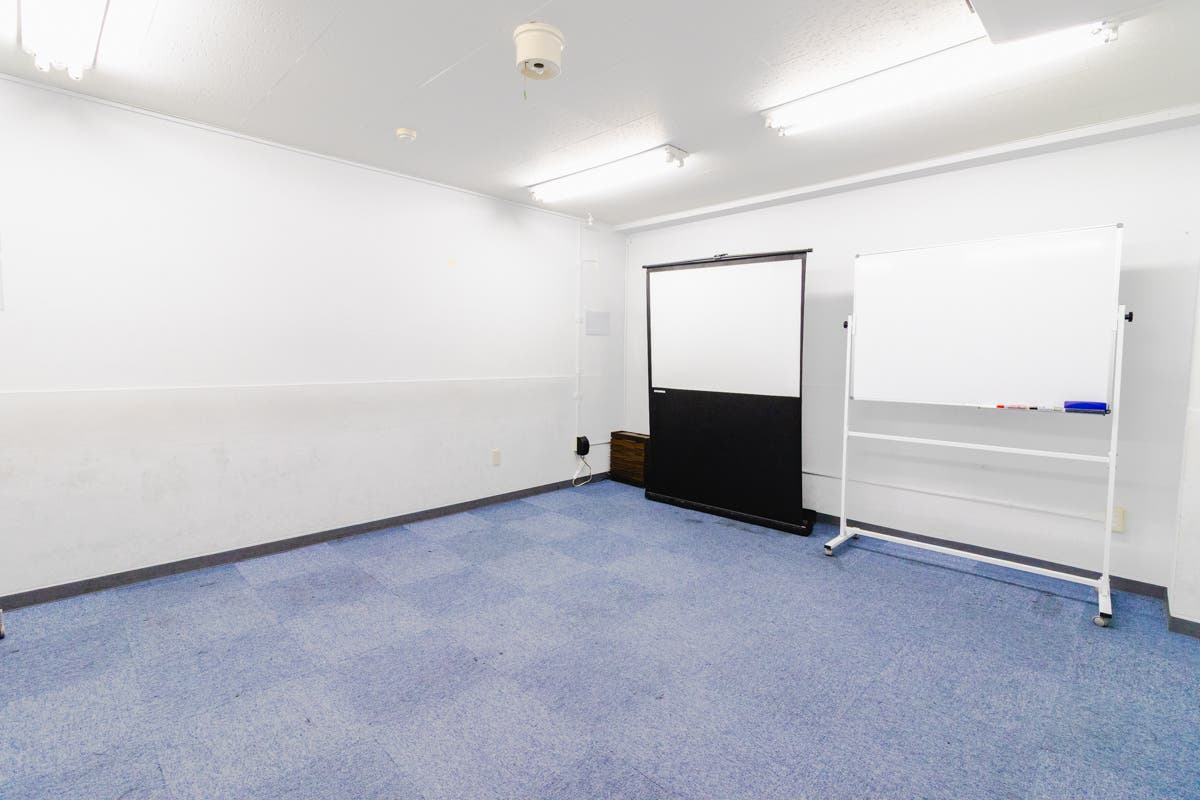 【新宿駅4分！21名利用可！】綺麗な室内！WiFi・プロジェクター・ホワイトボード全て無料！ふれあい貸し会議室　新宿豊栄の写真22