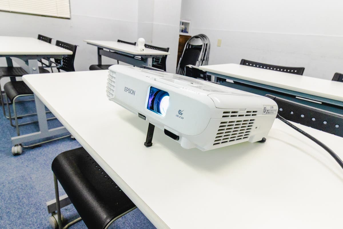 【新宿駅4分！21名利用可！】綺麗な室内！WiFi・プロジェクター・ホワイトボード全て無料！ふれあい貸し会議室　新宿豊栄の写真27