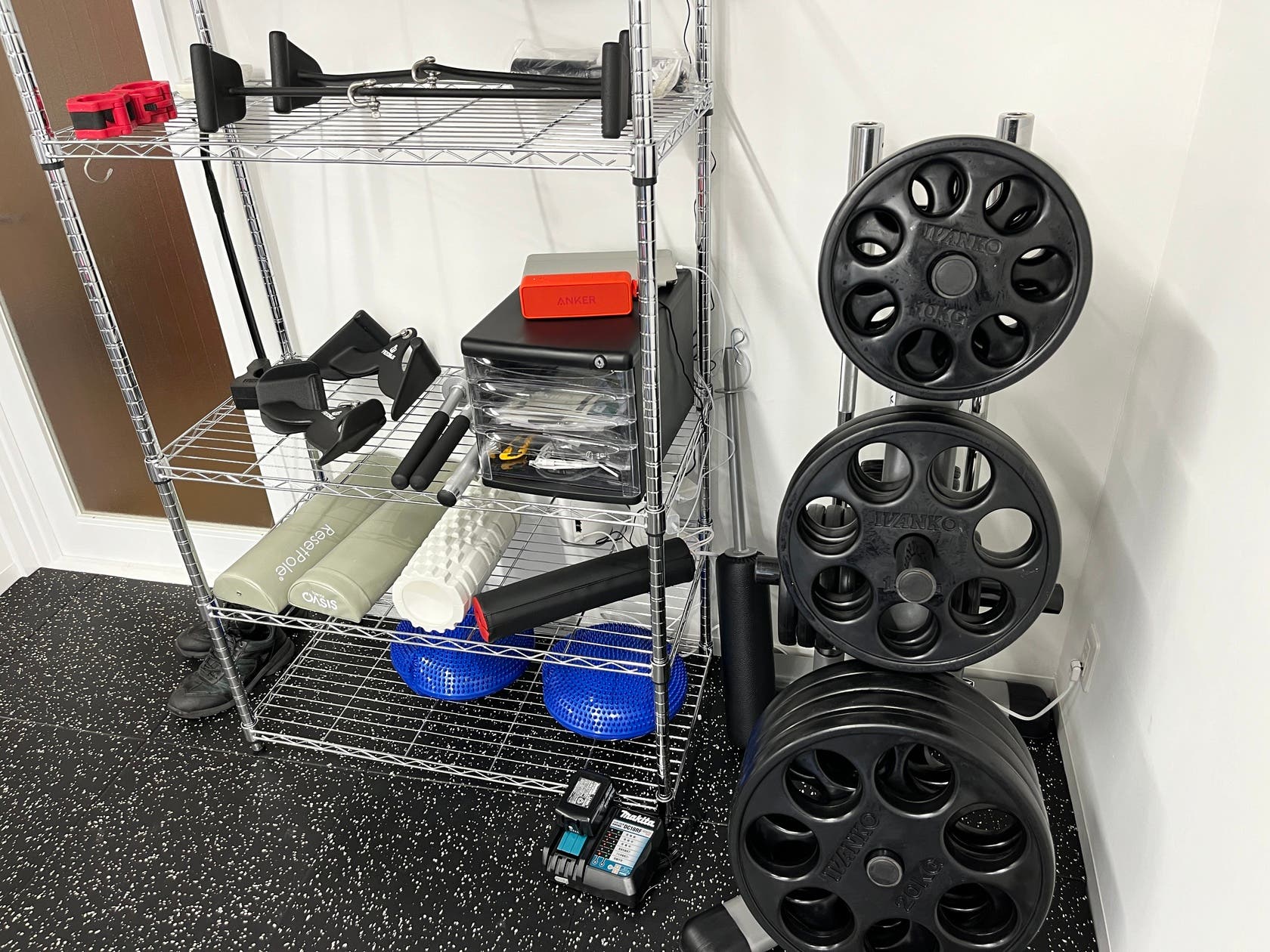 【赤坂駅3分】パワーラックを中心に機材完備！明るい個室レンタルジム　MIYAZAKI GYM赤坂店の写真7