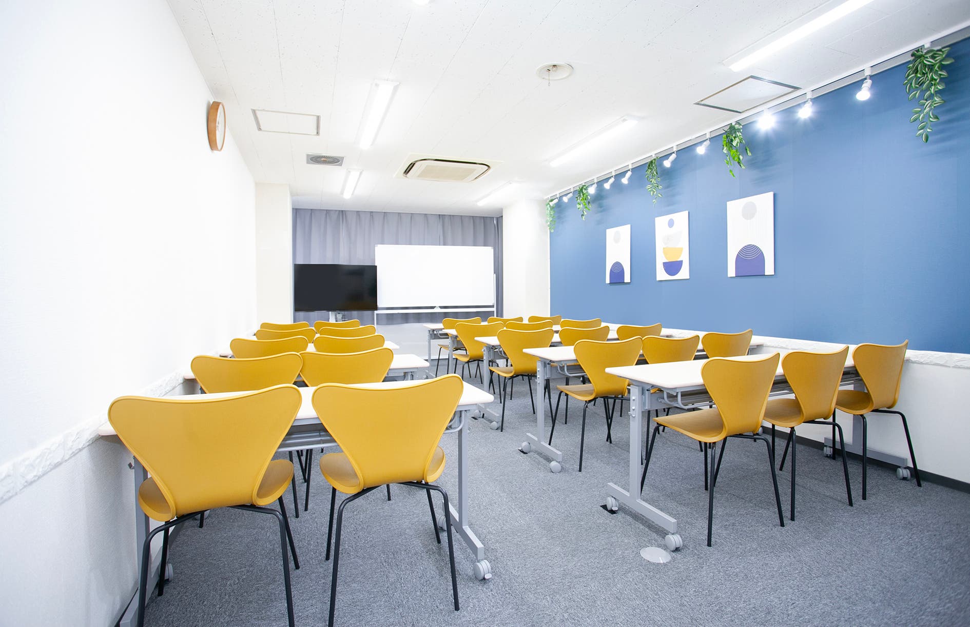 NEW!神田駅徒歩3分!/最大30名/土足可/会議/セミナー/面接/懇親会/ボードーゲーム/女子会/飲食酒可/会議室KS10神田の写真1