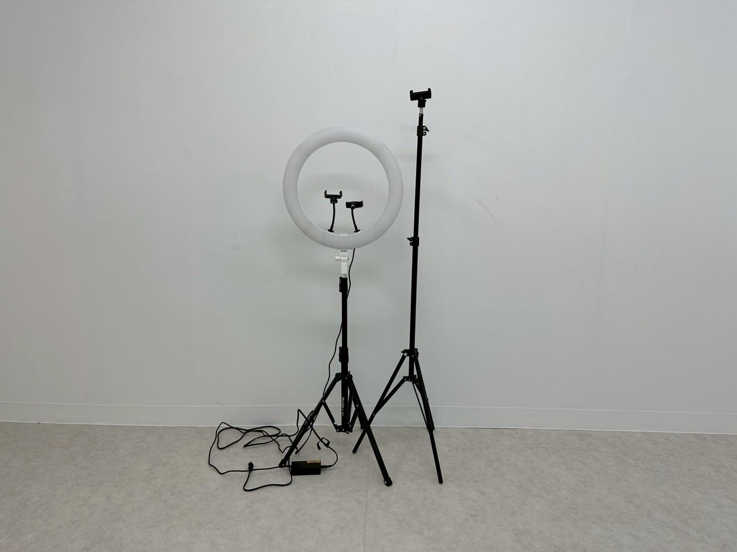 スマホで撮影しやすいLED天井照明！四ツ橋駅からすぐの撮影スタジオの写真4