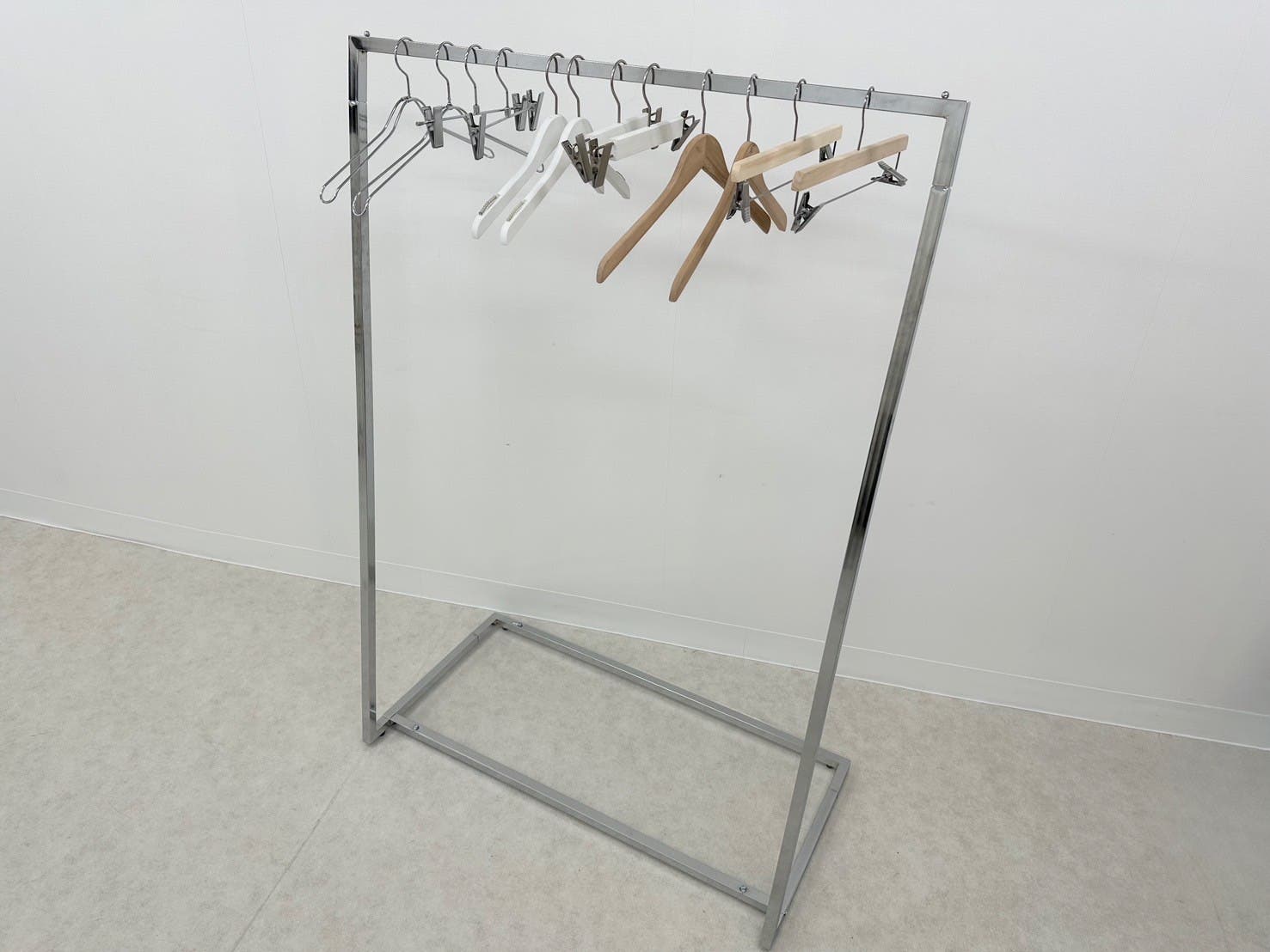 スマホで撮影しやすいLED天井照明！四ツ橋駅からすぐの撮影スタジオの写真7