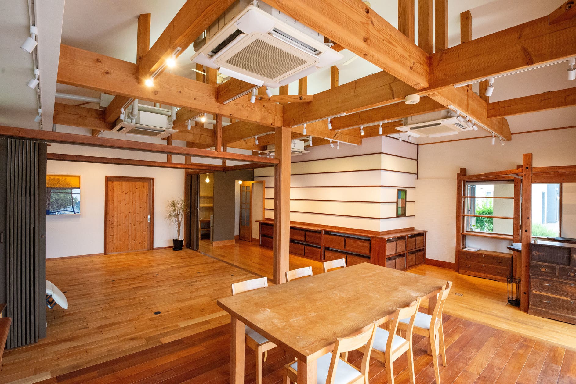 フローリング36㎡ 再利用材の古民家風カウンター・落ち着いた広々空間でヒーリングサロン、イベント物販に最適！の写真3