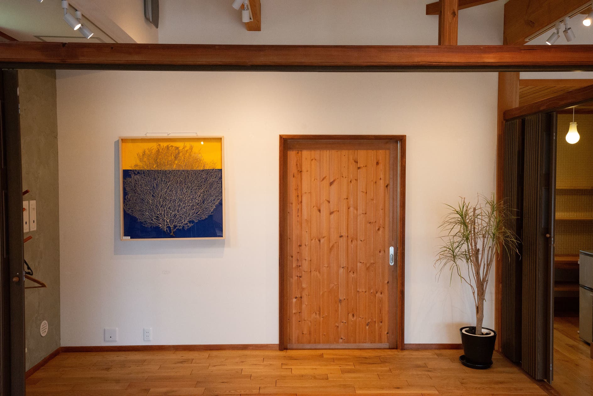 フローリング36㎡ 再利用材の古民家風カウンター・落ち着いた広々空間でヒーリングサロン、イベント物販に最適！の写真8