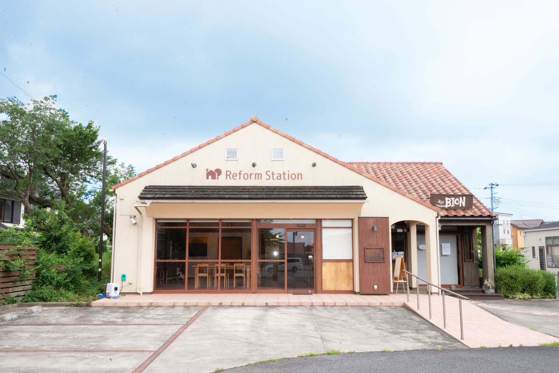 フローリング36㎡ 再利用材の古民家風カウンター・落ち着いた広々空間でヒーリングサロン、イベント物販に最適！の写真2