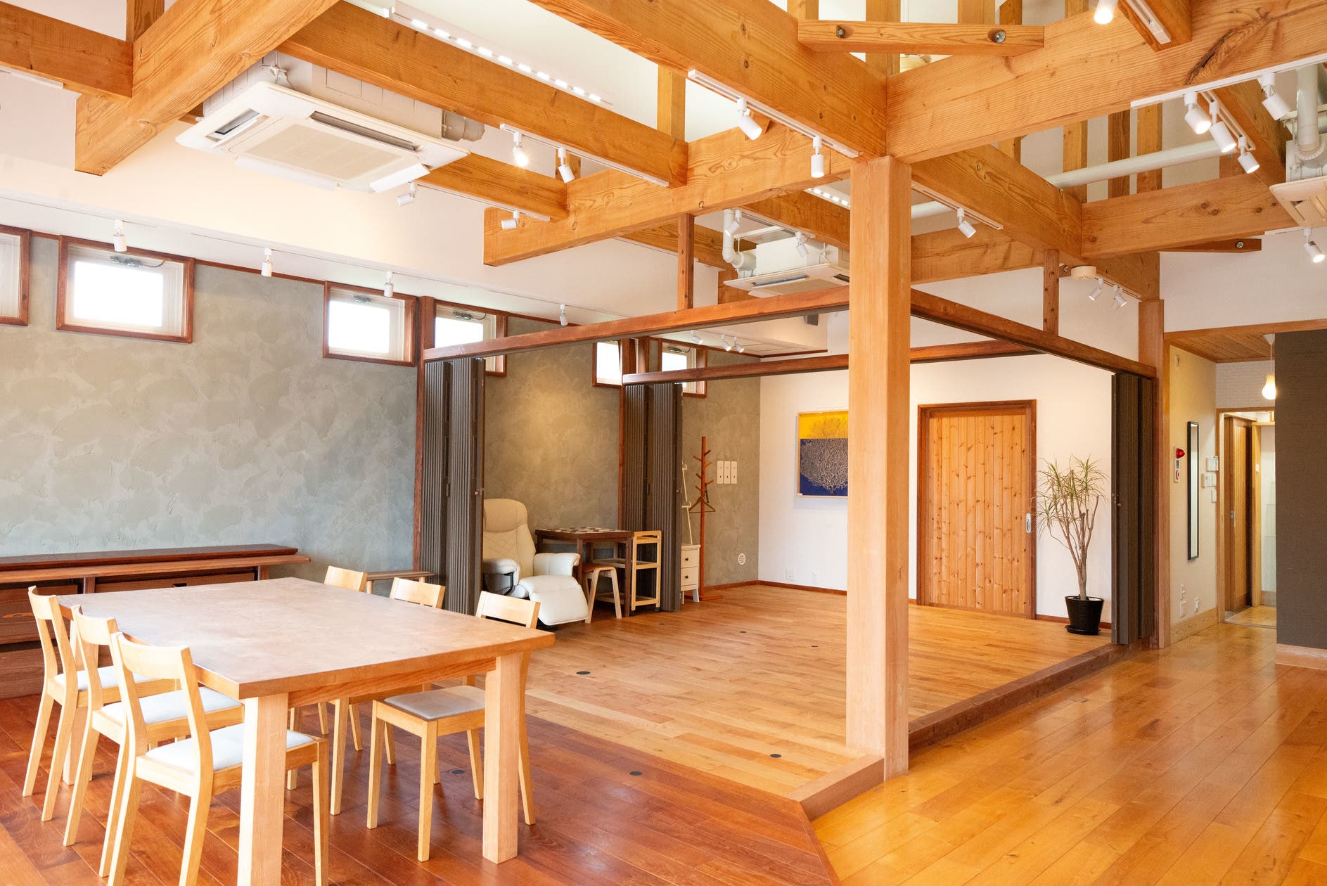 フローリング36㎡ 再利用材の古民家風カウンター・落ち着いた広々空間でヒーリングサロン、イベント物販に最適！の写真5