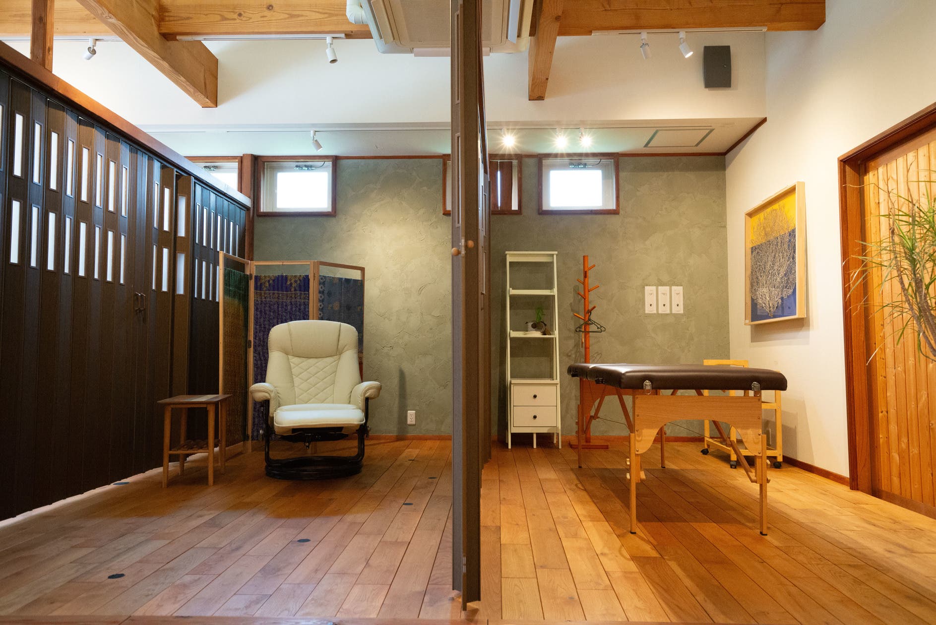 フローリング36㎡ 再利用材の古民家風カウンター・落ち着いた広々空間でヒーリングサロン、イベント物販に最適！の写真10