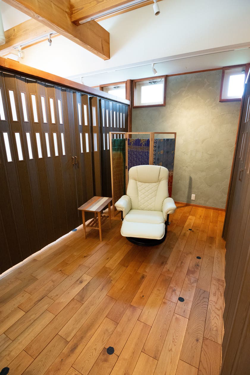 フローリング36㎡ 再利用材の古民家風カウンター・落ち着いた広々空間でヒーリングサロン、イベント物販に最適！の写真12