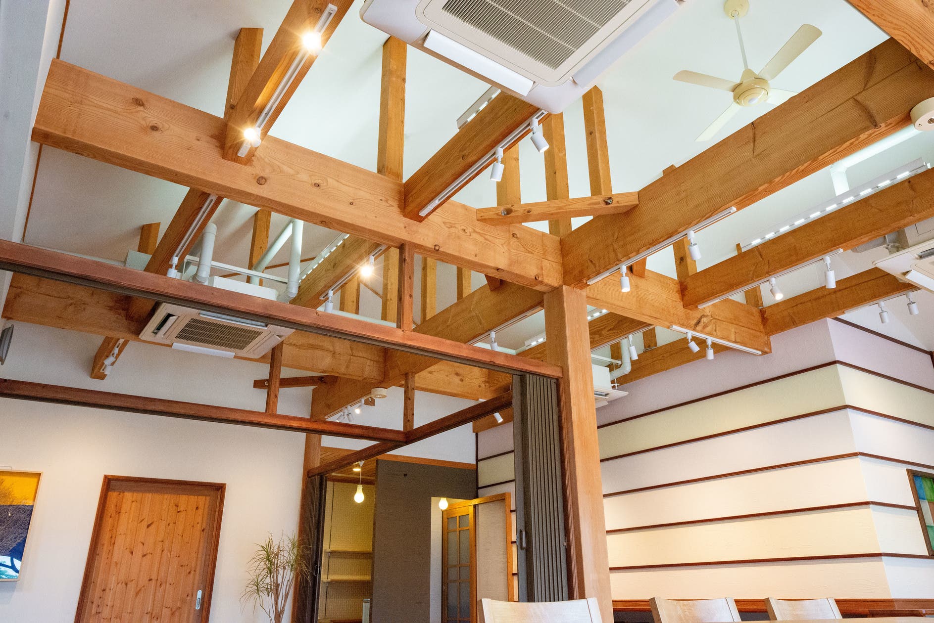 フローリング36㎡ 再利用材の古民家風カウンター・落ち着いた広々空間でヒーリングサロン、イベント物販に最適！の写真15