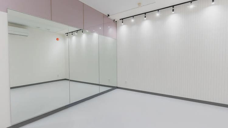 NEWOPEN! Dスタジオ 平日昼割キャンペーン!地下鉄【琴似駅】徒歩1分 15㎡ ダンス ヨガ 演劇 撮影の写真1