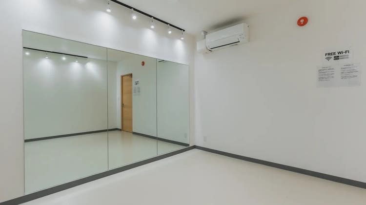 NEWOPEN! Eスタジオ 平日昼割キャンペーン!地下鉄【琴似駅】徒歩1分 15㎡ 当日予約 ダンス ヨガ 演劇 撮影の写真1