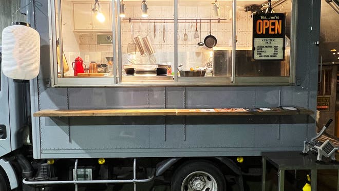 無骨なガレージを利用した展示・撮影・イベントスペースの写真8