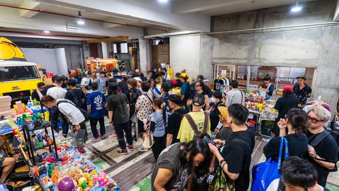 無骨なガレージを利用した展示・撮影・イベントスペースの写真6