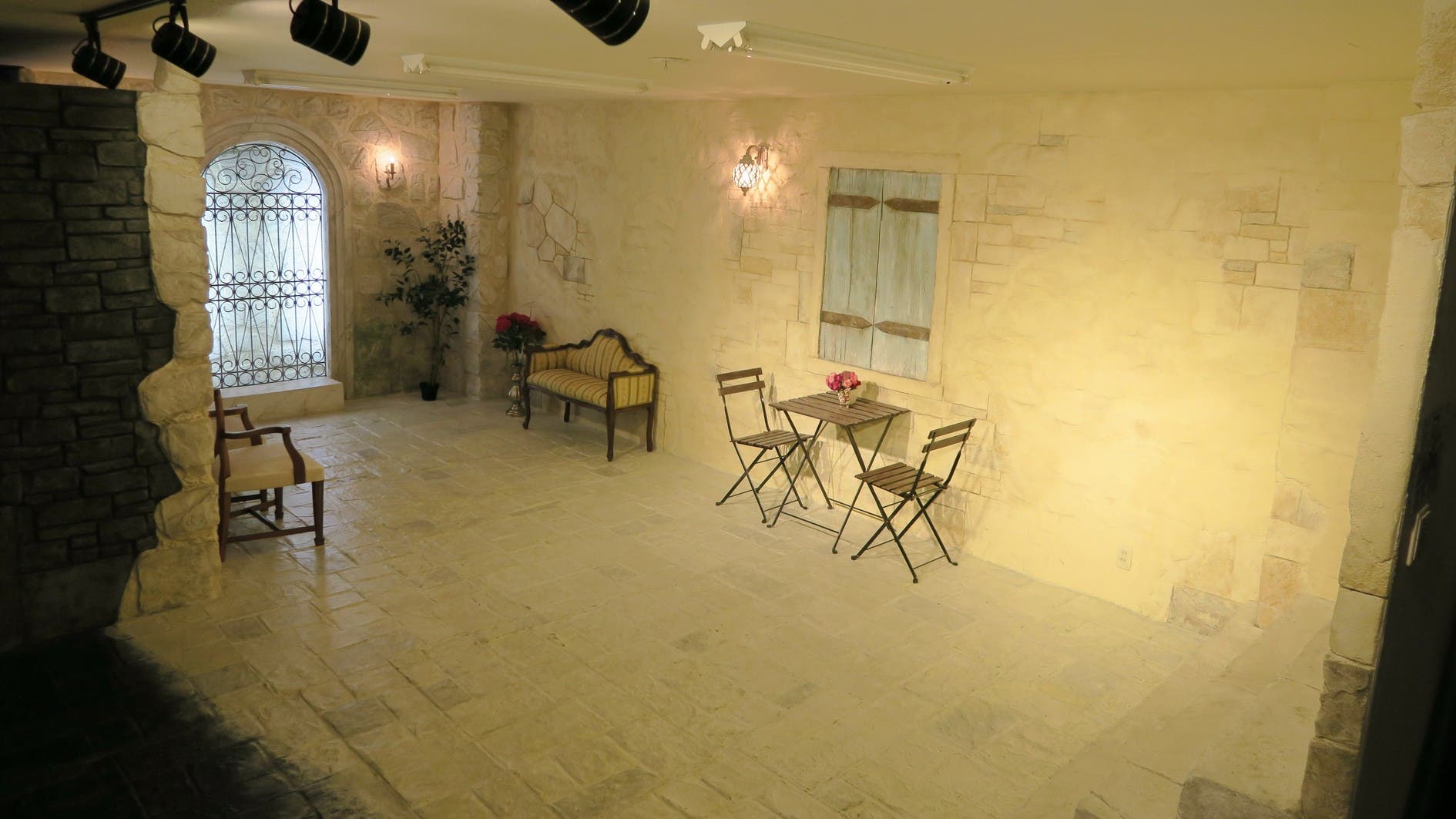 【M2】廃墟や牢獄💀、西洋石壁、アンティーク壁や石畳を完全再現✨ゴシック調スタジオ🎪の写真11