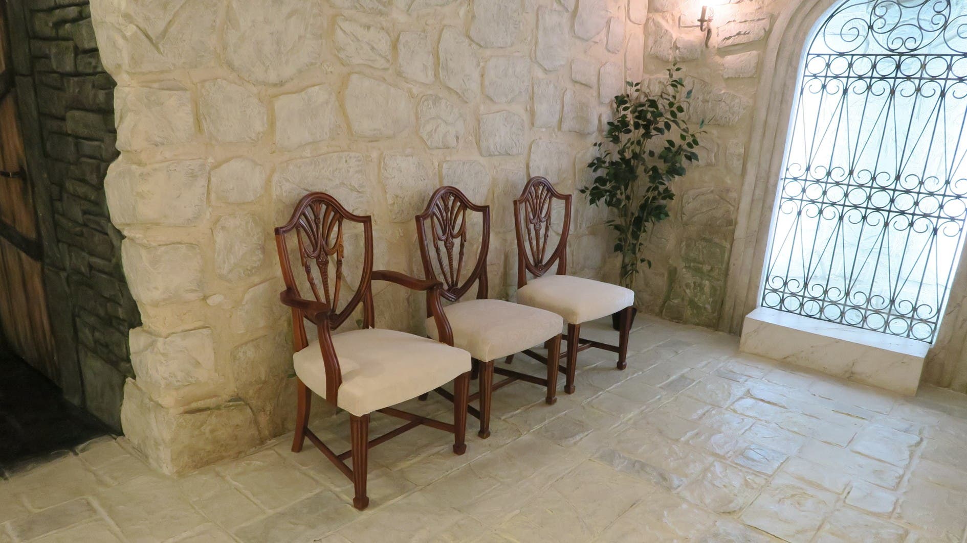 【M2】廃墟や牢獄💀、西洋石壁、アンティーク壁や石畳を完全再現✨ゴシック調スタジオ🎪の写真12