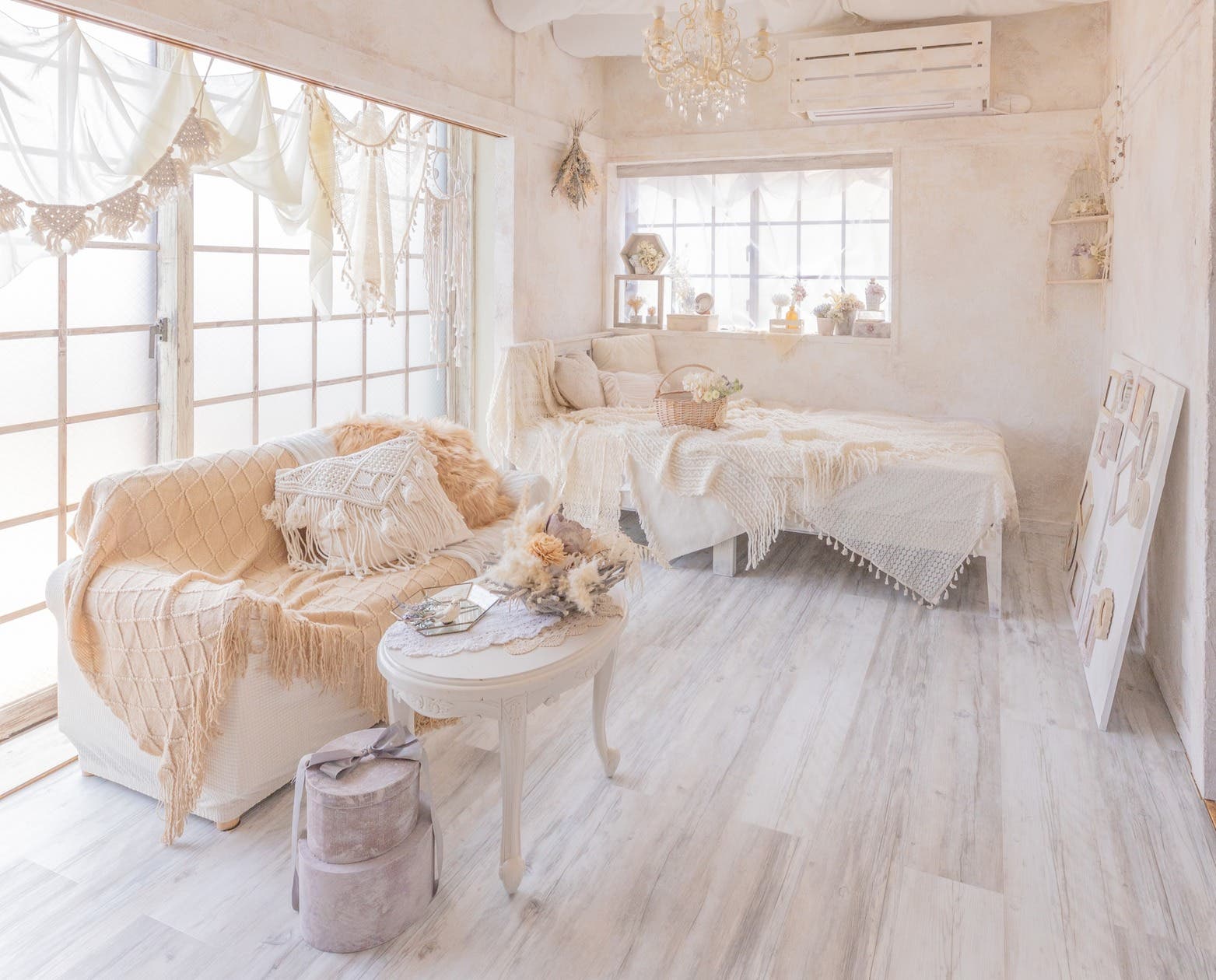 【キューブスタジオ】2階建ての広々100㎡ ! 柔らかな自然光 ガーリーなハウススタジオ　控室有りの写真5