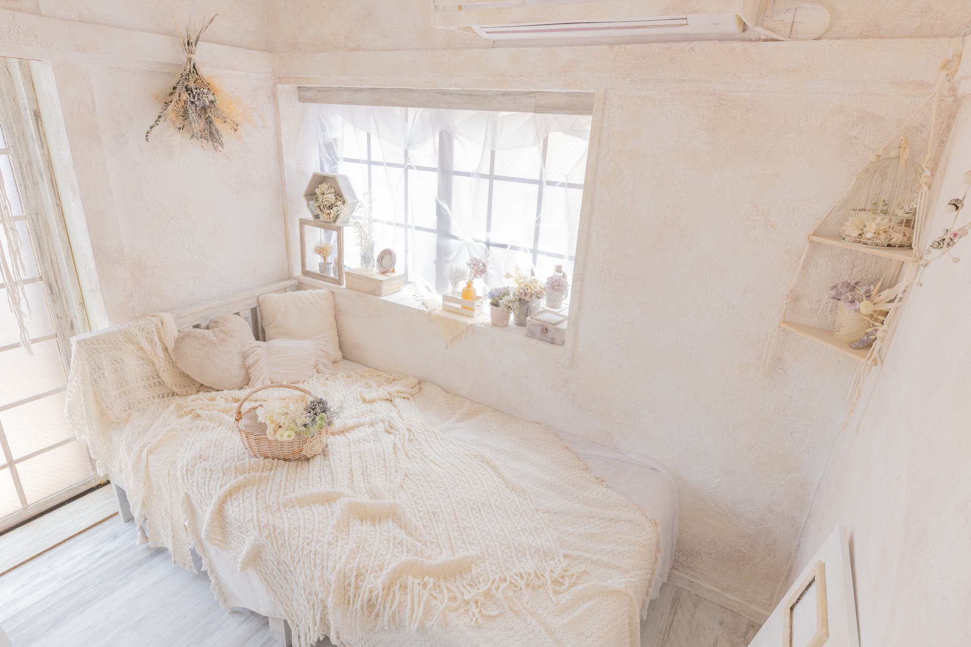 【キューブスタジオ】2階建ての広々100㎡ ! 柔らかな自然光 ガーリーなハウススタジオ　控室有りの写真8