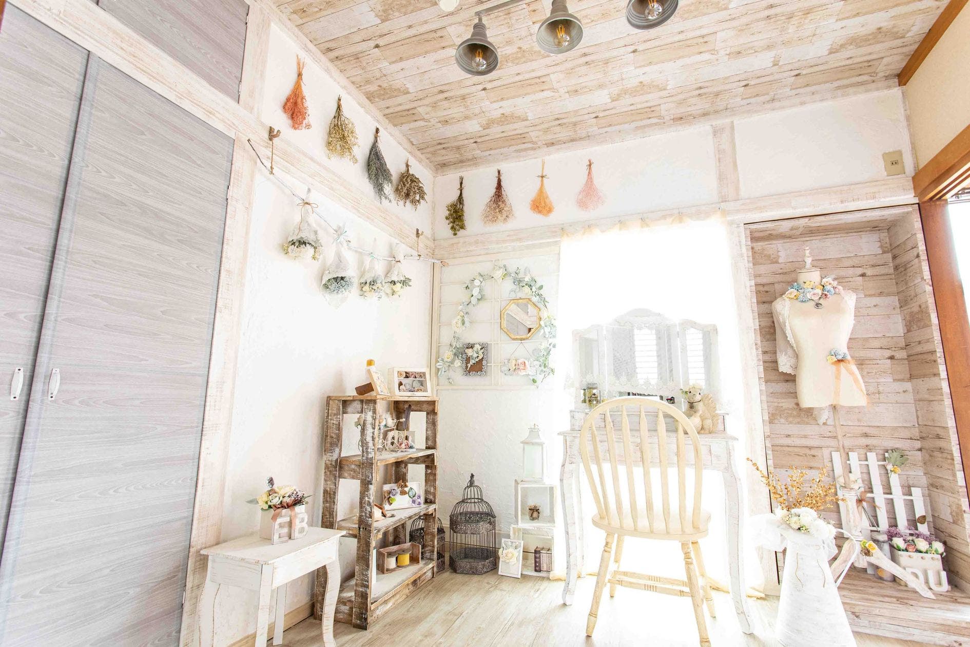 【キューブスタジオ】2階建ての広々100㎡ ! 柔らかな自然光 ガーリーなハウススタジオ　控室有りの写真21