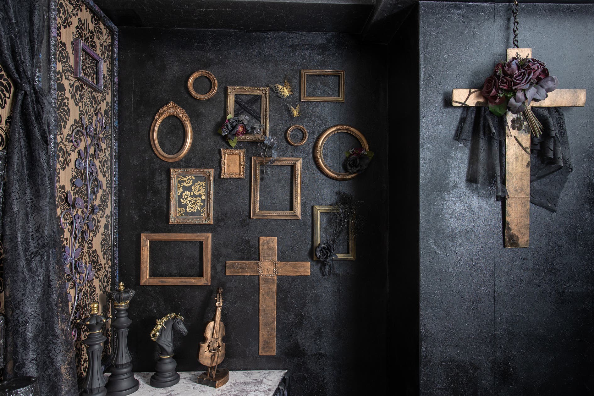 【フォーススタジオ】印象深い大型アーチ ゴシック調アンティーク壁面装飾で人気！TVや雑誌の撮影実績多数！の写真10