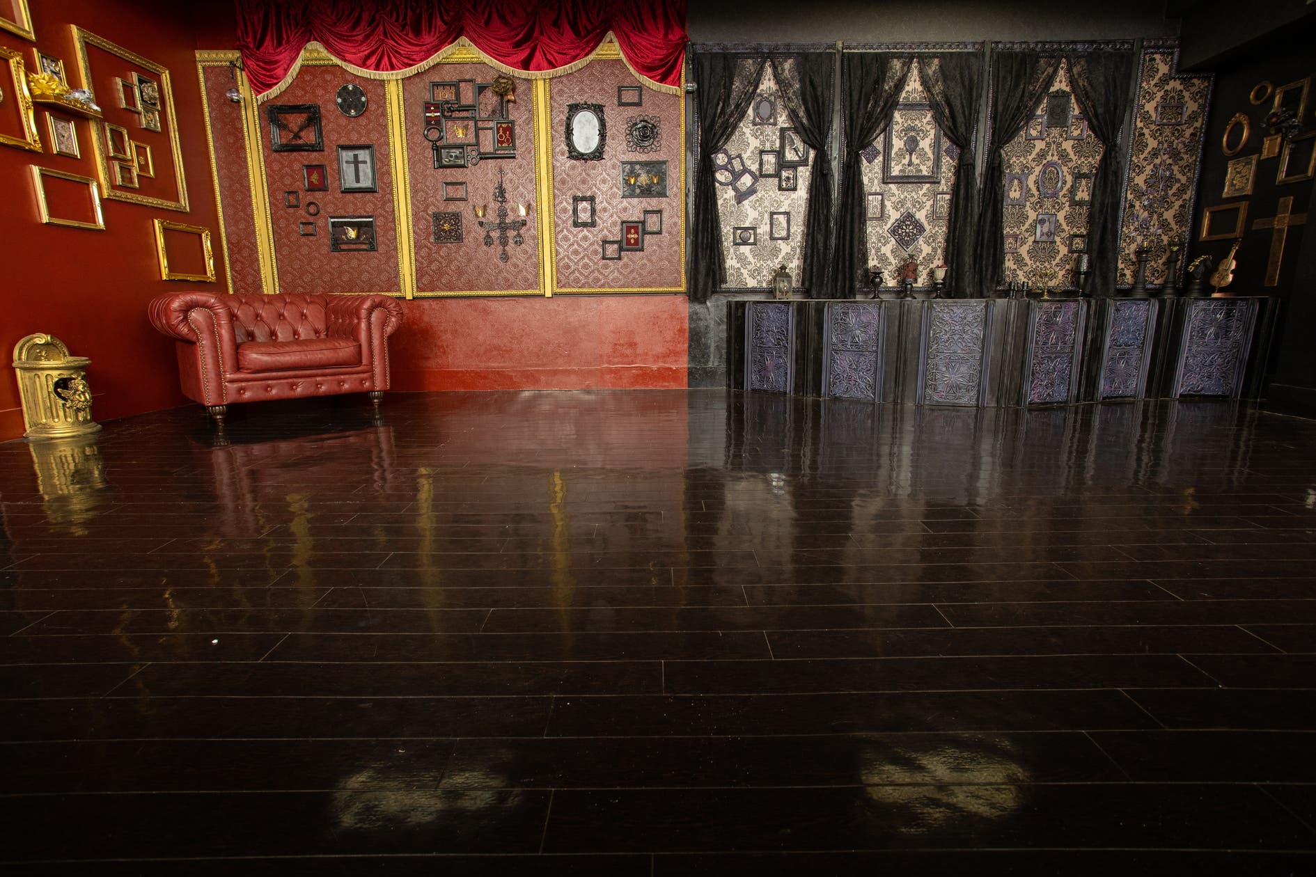 【フォーススタジオ】印象深い大型アーチ ゴシック調アンティーク壁面装飾で人気！TVや雑誌の撮影実績多数！の写真12