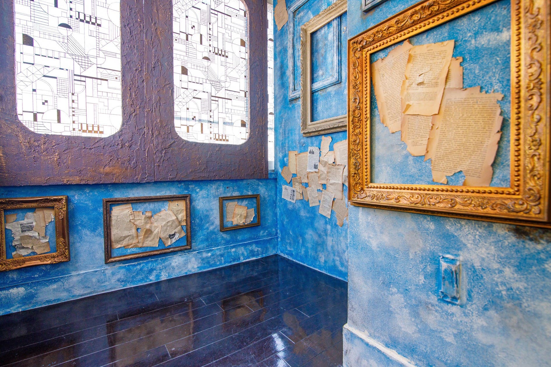 【フォーススタジオ】印象深い大型アーチ ゴシック調アンティーク壁面装飾で人気！TVや雑誌の撮影実績多数！の写真20