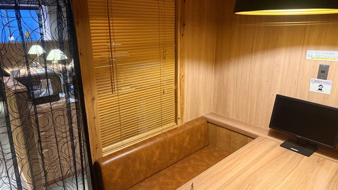 【4名BOX席】五反田駅徒歩3分!フリードリンク/モニター/Wi-Fi/充電器/テレワークやWeb会議に最適の写真4