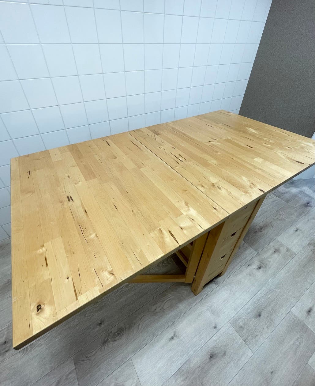 大きなテーブルの画像1