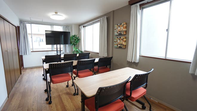 <日暮里会議室>日暮里駅徒歩3分🚃完全個室✨Wi-Fi📶大型モニター兼スマートテレビ📺会議/商談/テレワークの写真1