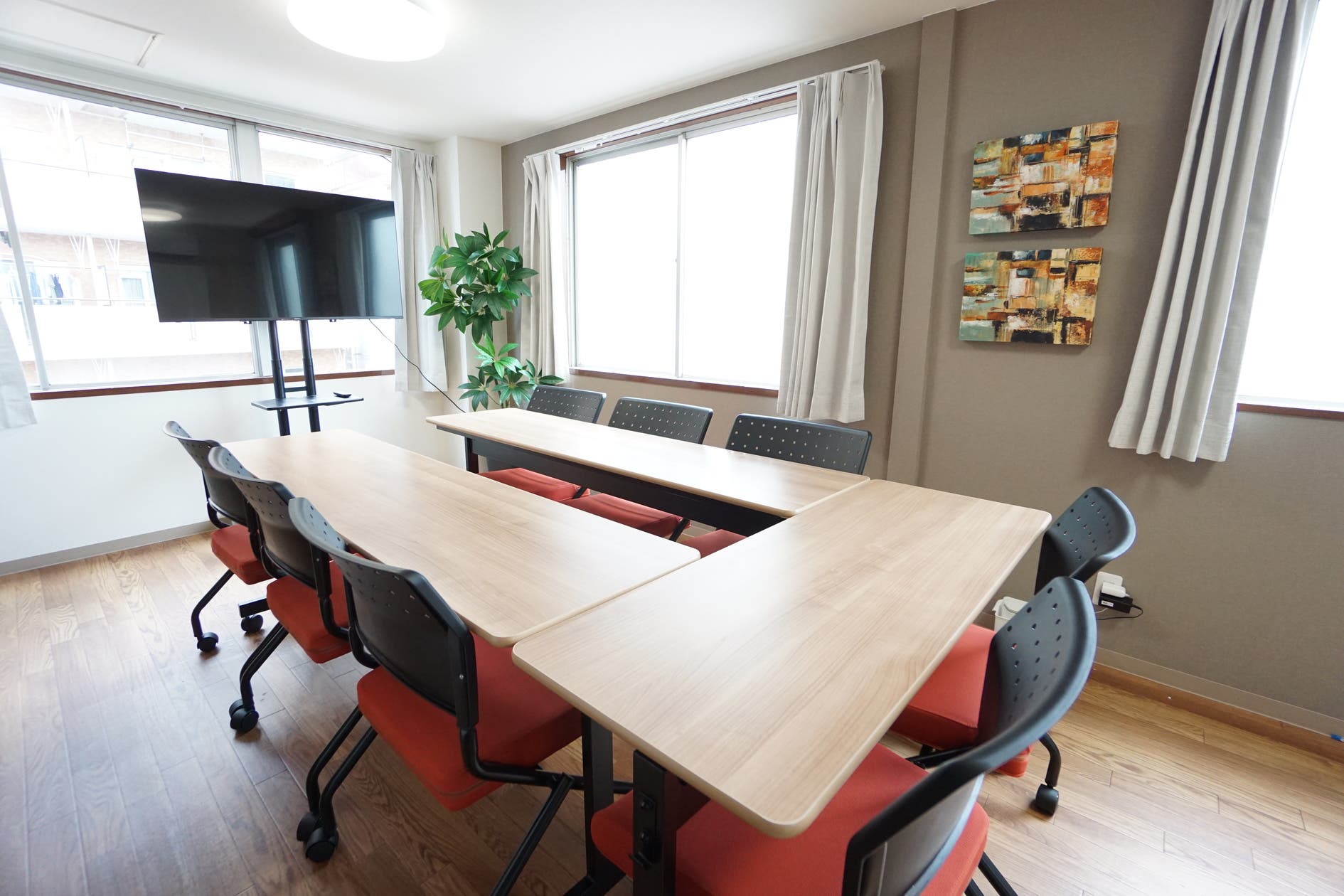 ＜日暮里会議室＞日暮里駅徒歩3分🚃完全個室✨Wi-Fi📶大型モニター兼スマートテレビ📺会議/商談/テレワークの写真6