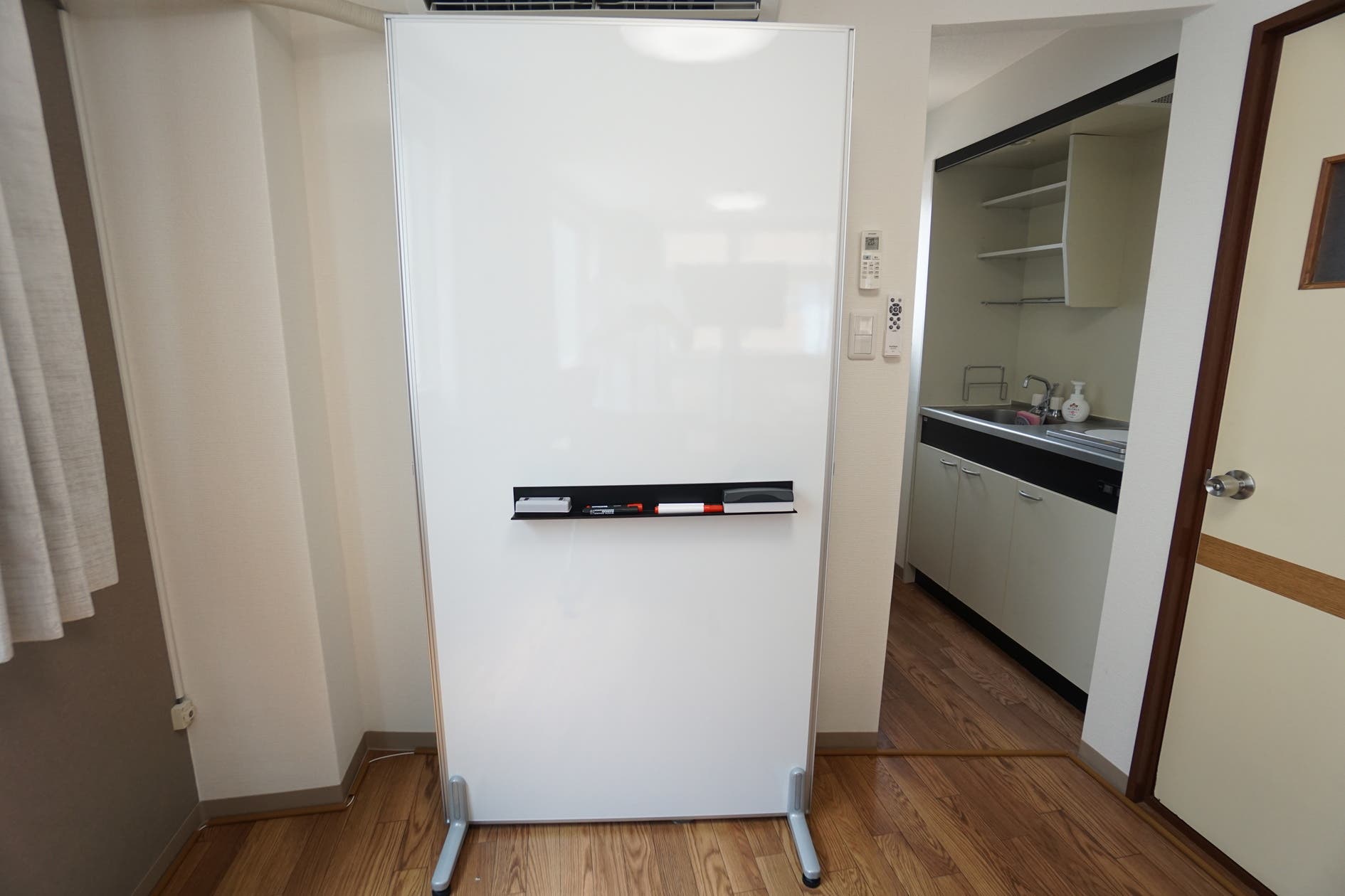 ＜日暮里会議室＞日暮里駅徒歩3分🚃完全個室✨Wi-Fi📶大型モニター兼スマートテレビ📺会議/商談/テレワークの写真16