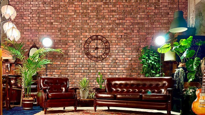 ベストホスト運営✨白ホリ併設で多彩な撮影を実現📸/アンティーク/レンガ/コンクリート/天井高3.4m【Emporium】の写真1