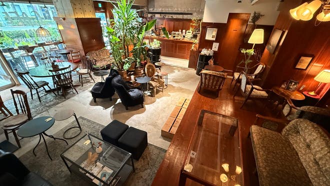 ベストホスト運営✨【駅徒歩30秒】ホテルライク・アンティーク・ボタニカルなカフェ撮影スタジオ / 天高3.4mの写真5