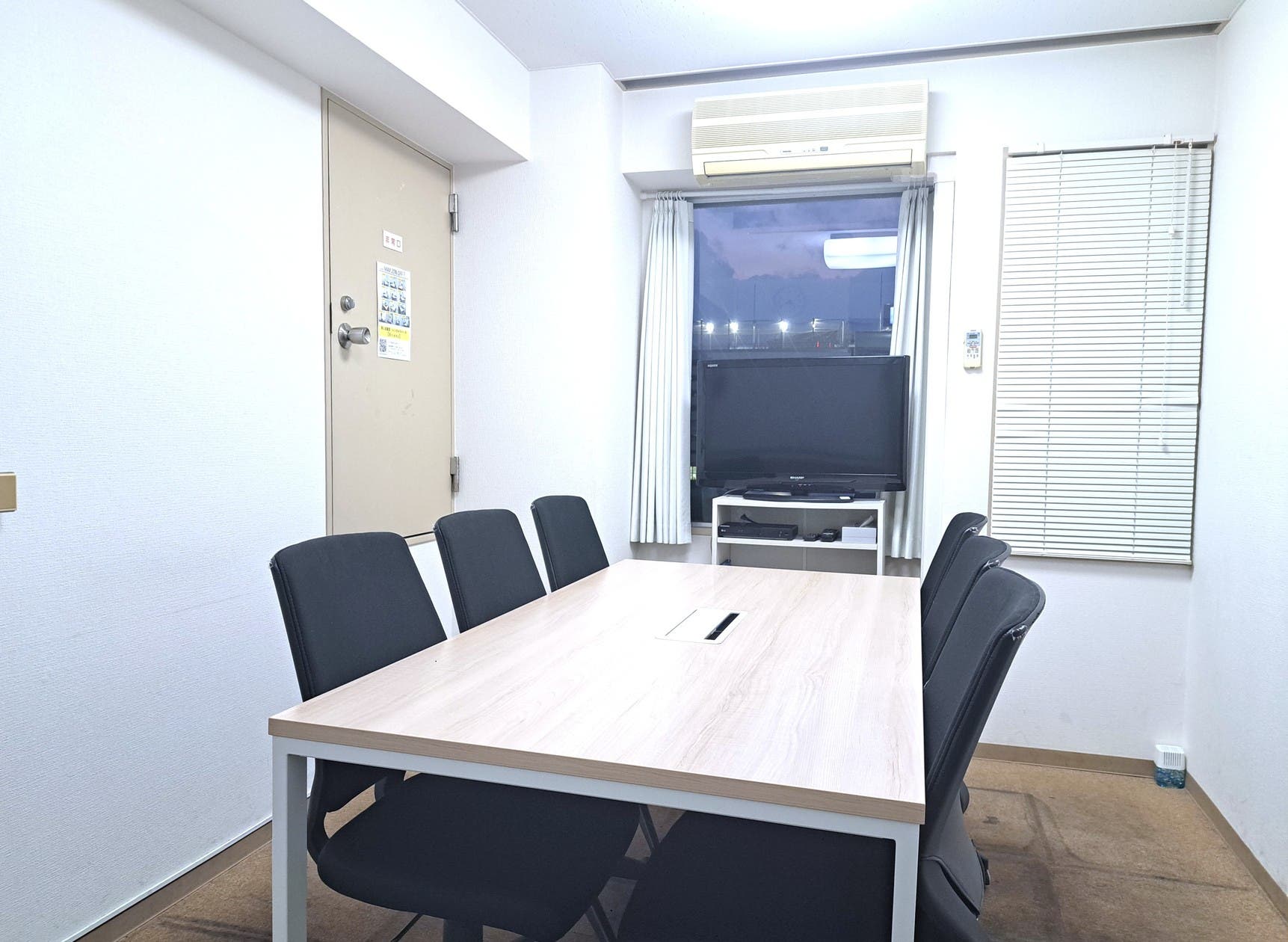 【Brenz横浜521】横浜駅東口徒歩2分★アクセス抜群★シンプルな個室空間の写真1