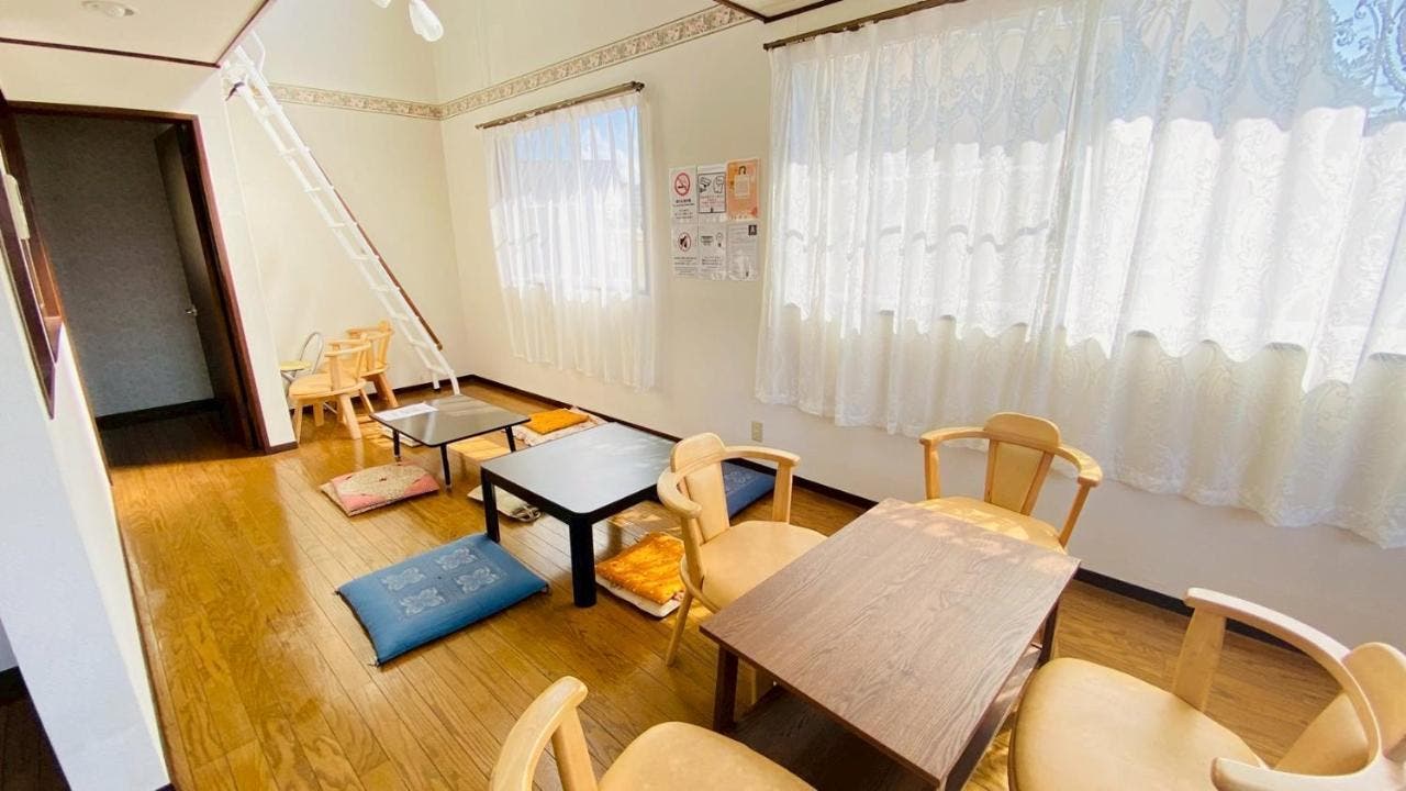 無料駐車場あり！広いリビングあり。大人数で利用可能。の写真7