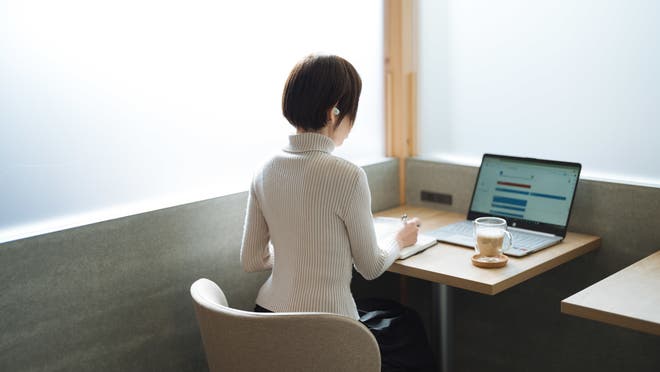 【1時間¥440〜!】1名用ブース席(オープンスペース)No.1の写真1