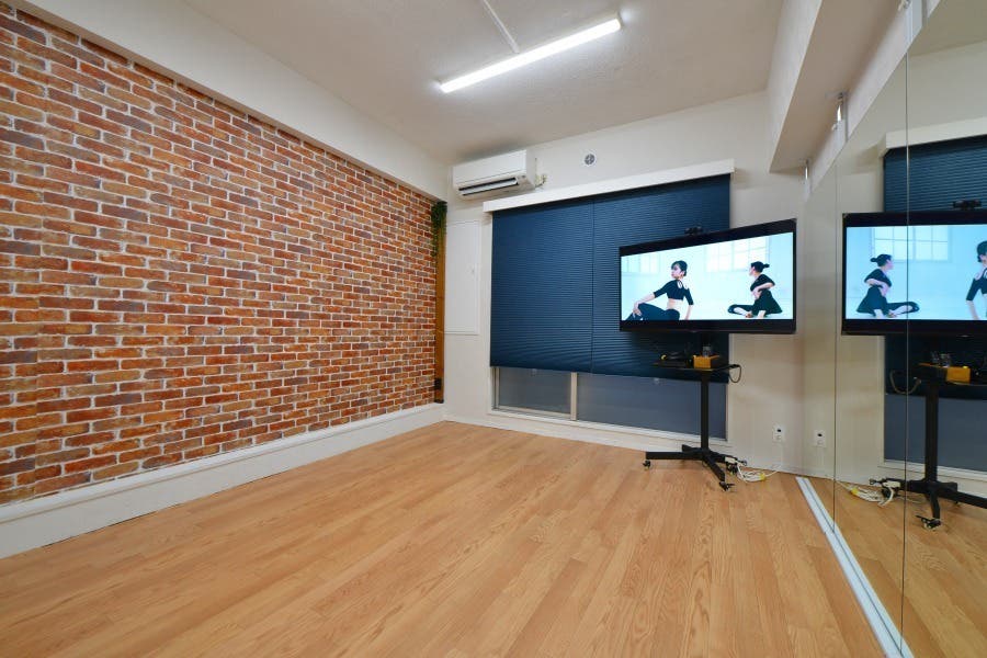 ＼新登場／🎯名古屋駅徒歩2分🎯シンプルなダンススタジオ/施術ベッド◆お気軽スタジオ名古屋駅前◆の写真2
