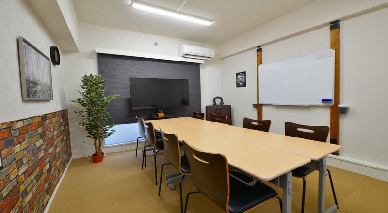＼新登場／🎯名古屋駅徒歩2分🎯10人収容/大型モニター/高速ネット◆お気軽会議室名古屋駅前luciole◆