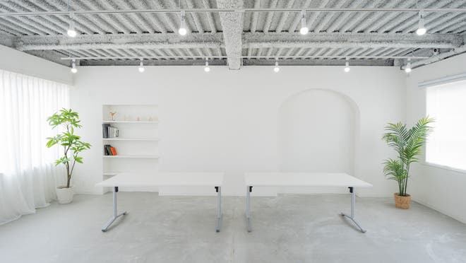 【 NEW OPEN 】撮影機材無料・自然光・コンクリ床・白壁・アーチ・埋込本棚【 アパレル|撮影|POP UP 】大須観音7分の写真6