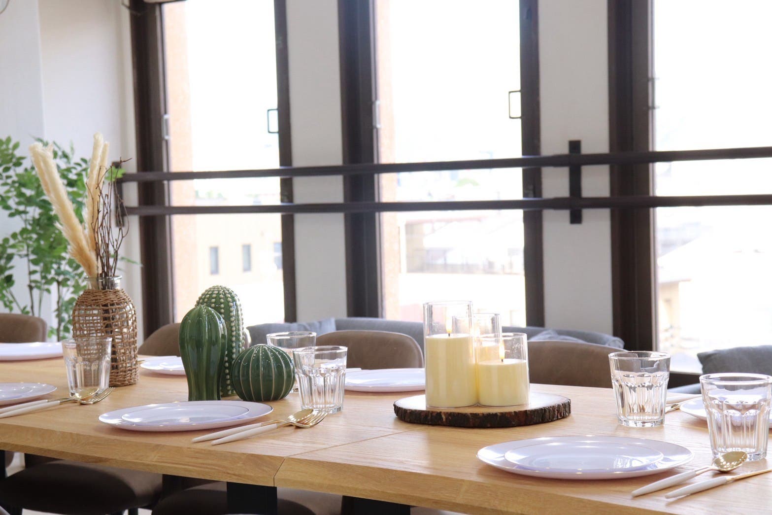 【京都駅7分】2025年7月オープン！32名着席OK🛋100㌅プロジェクター🎬歓送迎会・女子会に🎉会議・交流会・上映会にも🧳の写真8