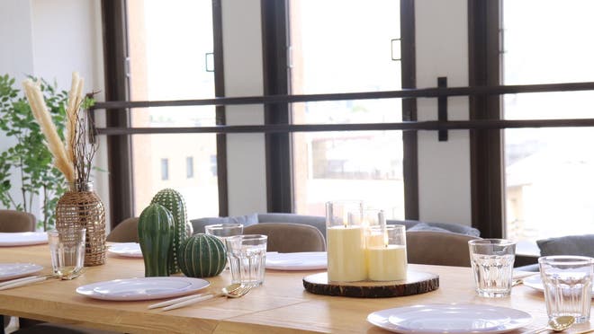 【京都駅7分】2025年7月オープン!32名着席OK🛋100㌅プロジェクター🎬歓送迎会・女子会に🎉会議・交流会・上映会にも🧳の写真8