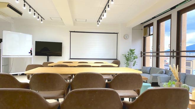 【京都駅7分】2025年7月オープン!32名着席OK🛋100㌅プロジェクター🎬歓送迎会・女子会に🎉会議・交流会・上映会にも🧳の写真5